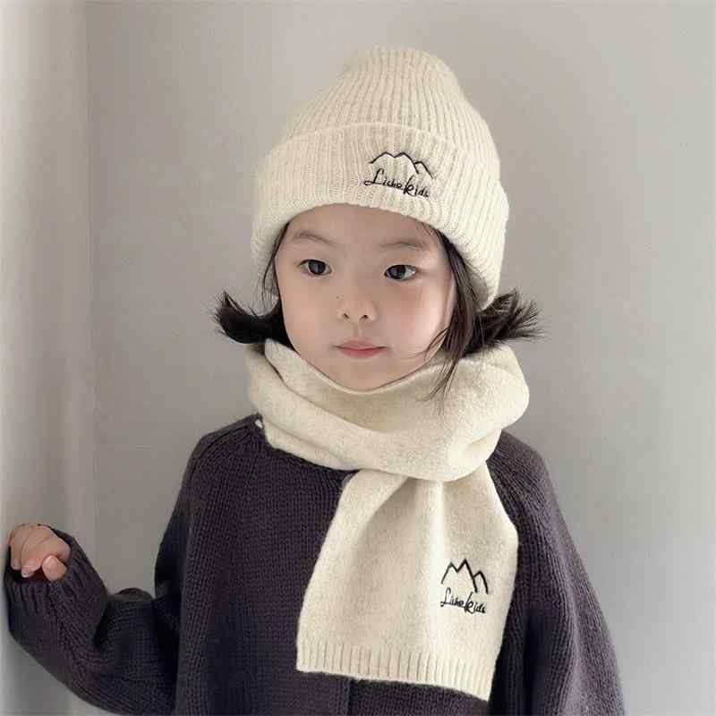 帽子 子供用 ニット帽子 マフラー 2点セット 秋冬 防寒 男の子 女の子 ウール 綿 無地 1歳 2歳 3歳 4歳 5歳 6歳・素材: 綿・対象年齢: 子供・柄: 無地・カラー: オフホワイト, ワインレッド, カーキ, グレー, ブラッ...