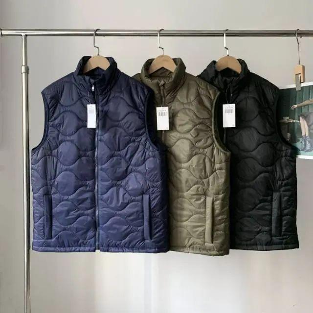 ベスト 男性用 防寒 中綿入り ジレ アメリカン レトロスタイル 撥水 立ち襟 秋冬 ポリエステル グリーン ブラック ネイビー・版型: ゆったり・柄: 無地・主な素材: ポリエステル繊維・主な素材の含有量: 30～50%・生地: ポリエス...