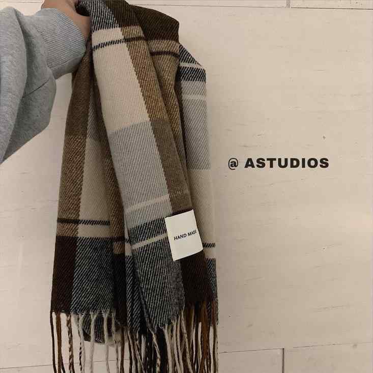 マフラー メンズ レディース 秋冬 韓国 チェック柄 保温 防寒 ショール カップル 学生 男性用 女性用 グレー 藍色 茶色 ポリエステル・編み方: 綾織り・流行の要素: フリンジ・機能: 保温・スタイル: 汎用, ミニマル, 豪華感・カ...