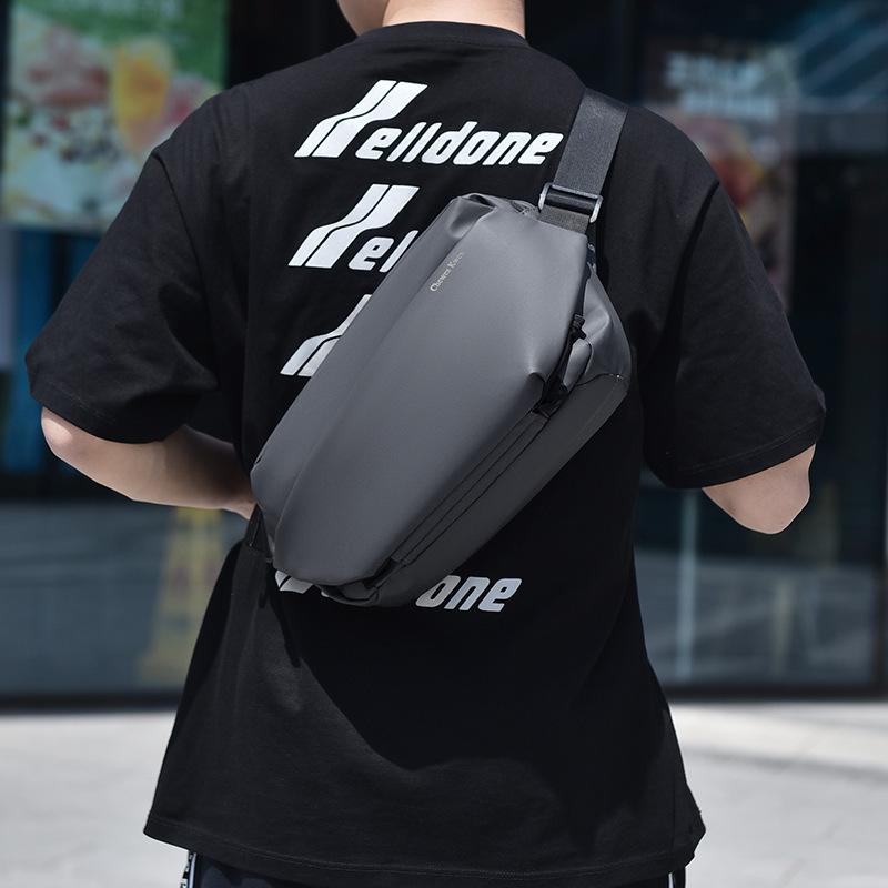 ボディバッグ 男性用 撥水 ナイロン ショルダーバッグ 街頭 カジュアル 切り替え ブラック グレー ブルー 通勤 サイクリング・スタイル: ストリート・素材: ナイロン・機能: 通気性.防水.超軽量.減圧・柄: 無地・流行要素: 拼接・カ...