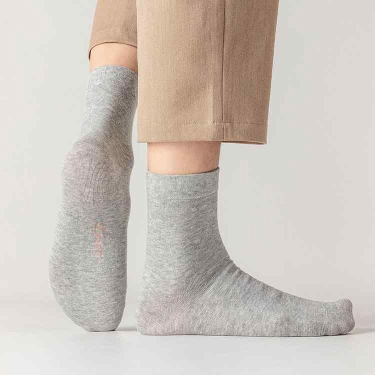 靴下 メンズ 男性用 中筒 コットン ソックス 吸汗 通気性 黒 白 グレー 普段使い 紳士 ビジネス カジュアル・素材: 綿・機能: 吸汗.防臭.防摩擦・柄: 無地・対象: メンズ・対象年齢: 若者（18～40歳）・筒丈: ミドル丈・タイ...