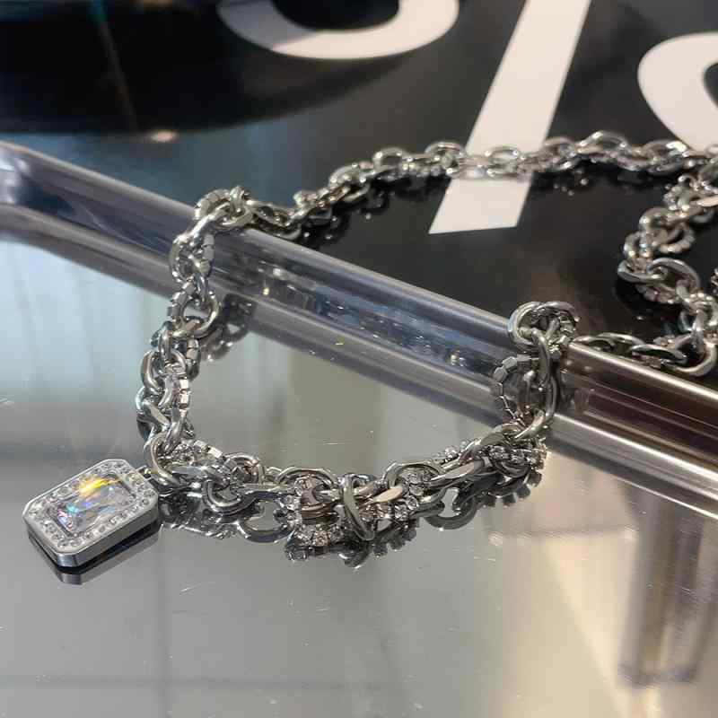 ネックレス 男女兼用 チタン鋼 ジルコニア 幾何学模様 個性派 ペンダント チョーカー スイート クール スタイル アレルギー対応 45cm 電気メッキ加工・素材: チタン鋼・加工方法: 研磨・デザイン: 幾何学・チェーンタイプ: O字チェ...