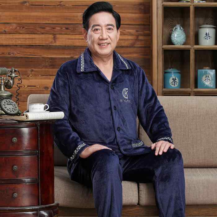 パジャマ メンズ 男性用 秋冬 厚手 フリース 暖かい 前開き 上下セット ルームウェア 部屋着 寝巻き ポリエステル ふわふわ 襟付き 大きいサイズ 4L 5L・カテゴリ: 睡衣 ・生地: フランネル ・スタイル: セットアップ ・主な素...