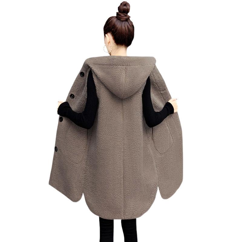 ・款式: 基本款・衣长: 普通款(50cm＜衣长≤65cm)・领型: 其它・图案: 其它・流行元素: 其它・颜色: 杏色多扣款，连帽,深卡其多扣款，连帽,杏色简单款，连帽,深卡其简单款，连帽・尺码: L,XL,2XL,3XL,4XL,M・风...