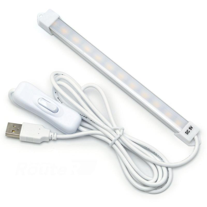 ルートアール 12灯 USB LED バーライト スイッチ付き RL-BAR12コレクションケースや棚下を広く明るく照らすことができる長さ17cmのLEDライトです。USB電源*またはパソコンのUSBポートで動作します。 （*USB電源は商...
