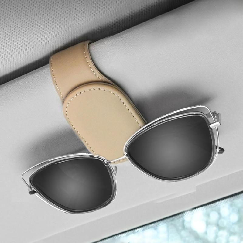 サングラスホルダー 車 眼鏡ホルダー サンバイザー眼鏡クリップ レザー 取り付け簡単 自動車部品 保護メガネ 車内保管用 1個✅️セット内容1 x メガネクリップ。サイズ：9*4.8*3.5cm。✅️エレガントな車内高品質のマイクロファイバ...