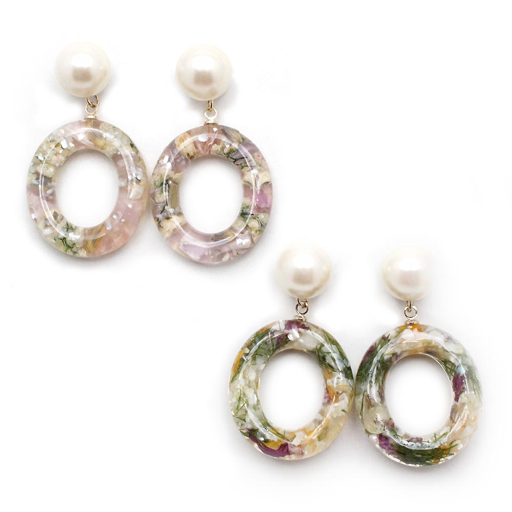 sea flowers ピアス：zoule（ゾーラ）ドライフラワーとシェルパーツを封入したモチーフがポイントのデザイン。大きなパールが女性らしさと華やかさを演出してくれます。サイズ封入パーツ：横2.5×縦2.8cmパール：直径1.2cm全長...