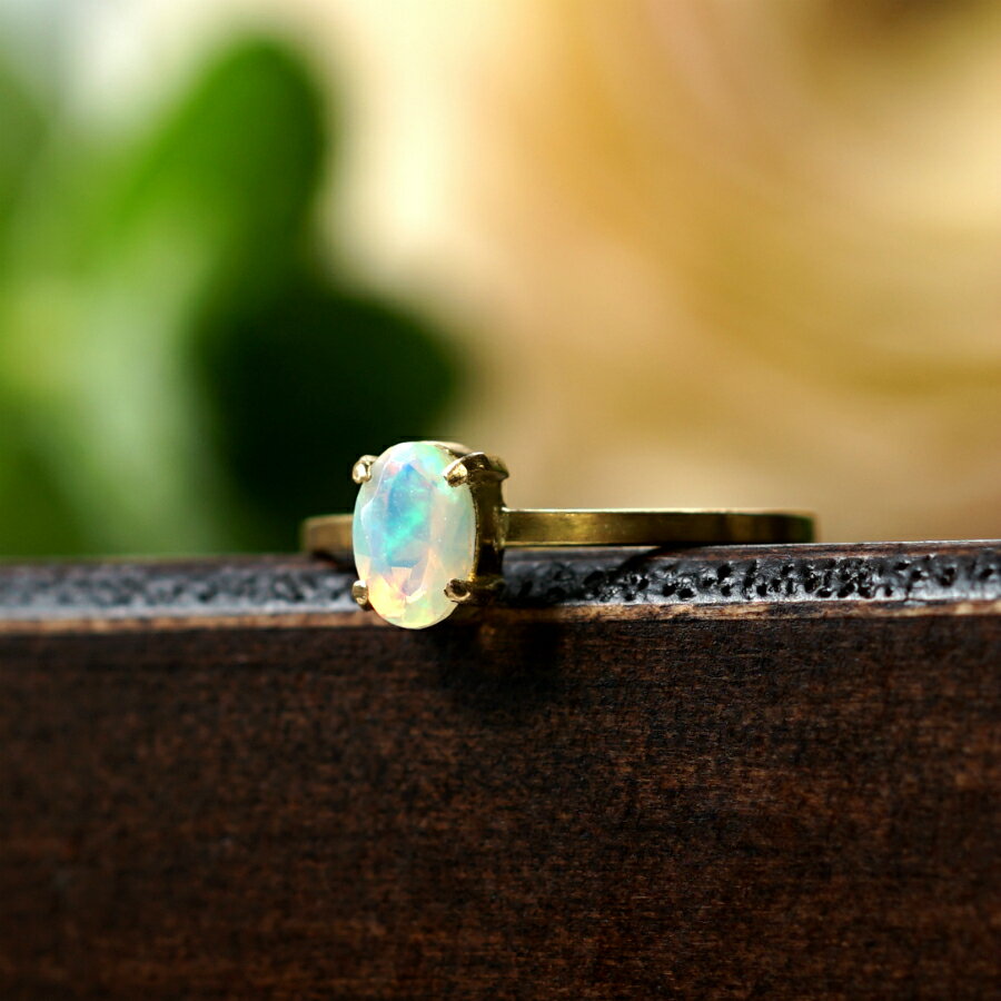 K18プレシャスオパールのオーバルカット爪留めリング　～Iris　天然石 貴石 半貴石 アクセサリー ジュエリー K18 18金 18K 使いやすいリング ジュエリー アクセサリー カラーストーン ストーン ハンドメイド プレゼント ギフト...