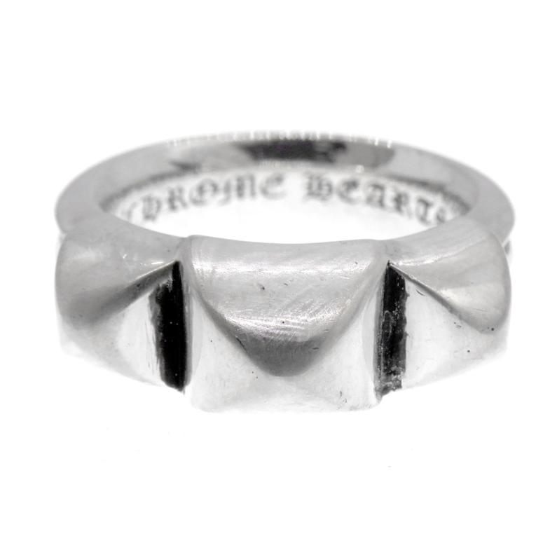 商品情報 サイズ表記 23.5号 状態ランク 7/10 状態ランク表 採寸 重さ：22.3g ※平置で計測。多少の誤差はご容赦ください。 状態コメント 目立った傷、汚れはございません。 カラー シルバー 素材 シルバー 付属品 シルバー 備...