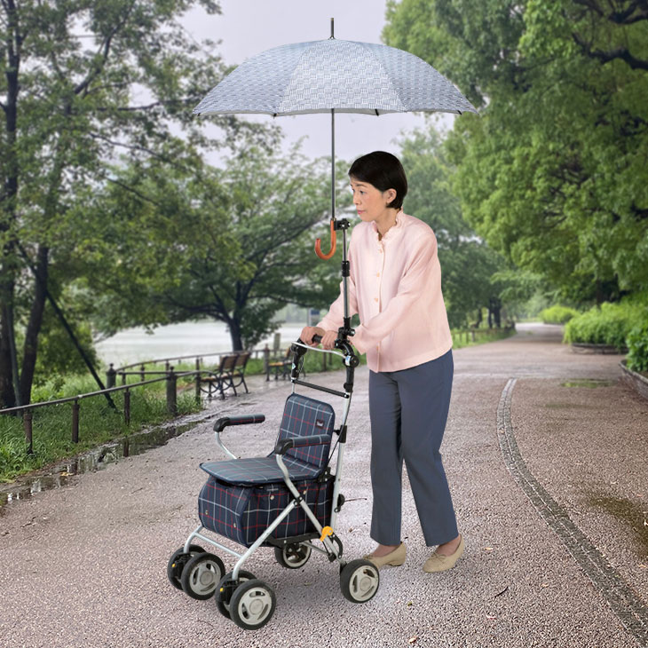 雨よけ・日よけに！両手が自由に使える傘ホルダー2個組。パイプ部分に取り付けると傘を簡単に固定可能。高さと角度の調節が可能。車椅子などにもお使いいただけます。 ●サイズ（1個）/約幅8.5×奥行7.8×高さ30cm、取り付け可能パイプ直径：約...