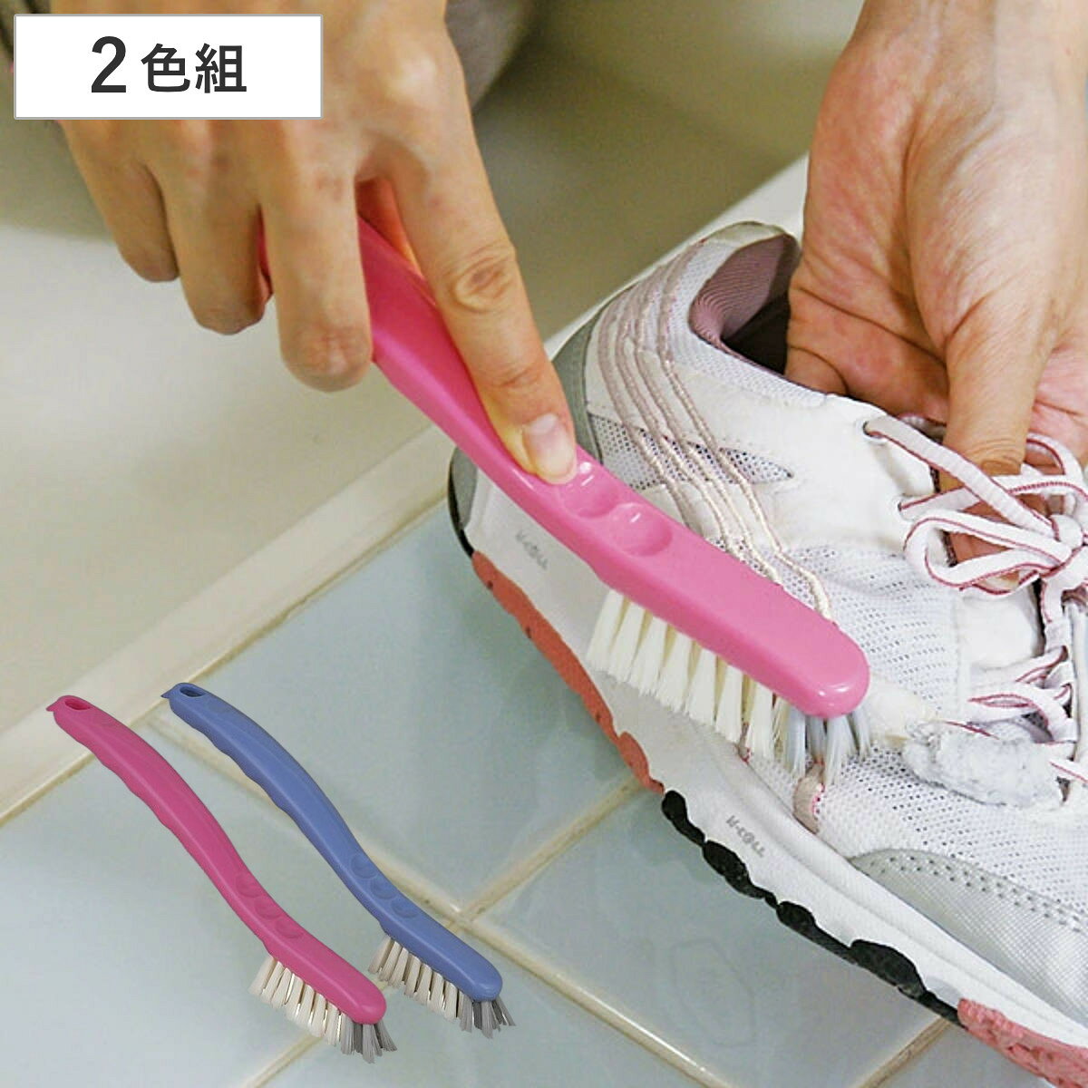 サイズ約 横3×縦7（cm）重量約 30g内容量2色組材質素材：ポリプロピレン生産国日本製耐熱温度70度区分返品・キャンセル区分（小型商品）ギフトラッピングページを見る●小さい靴のつま先までしっかり届くシューズブラシです。●つま先を洗う先端...