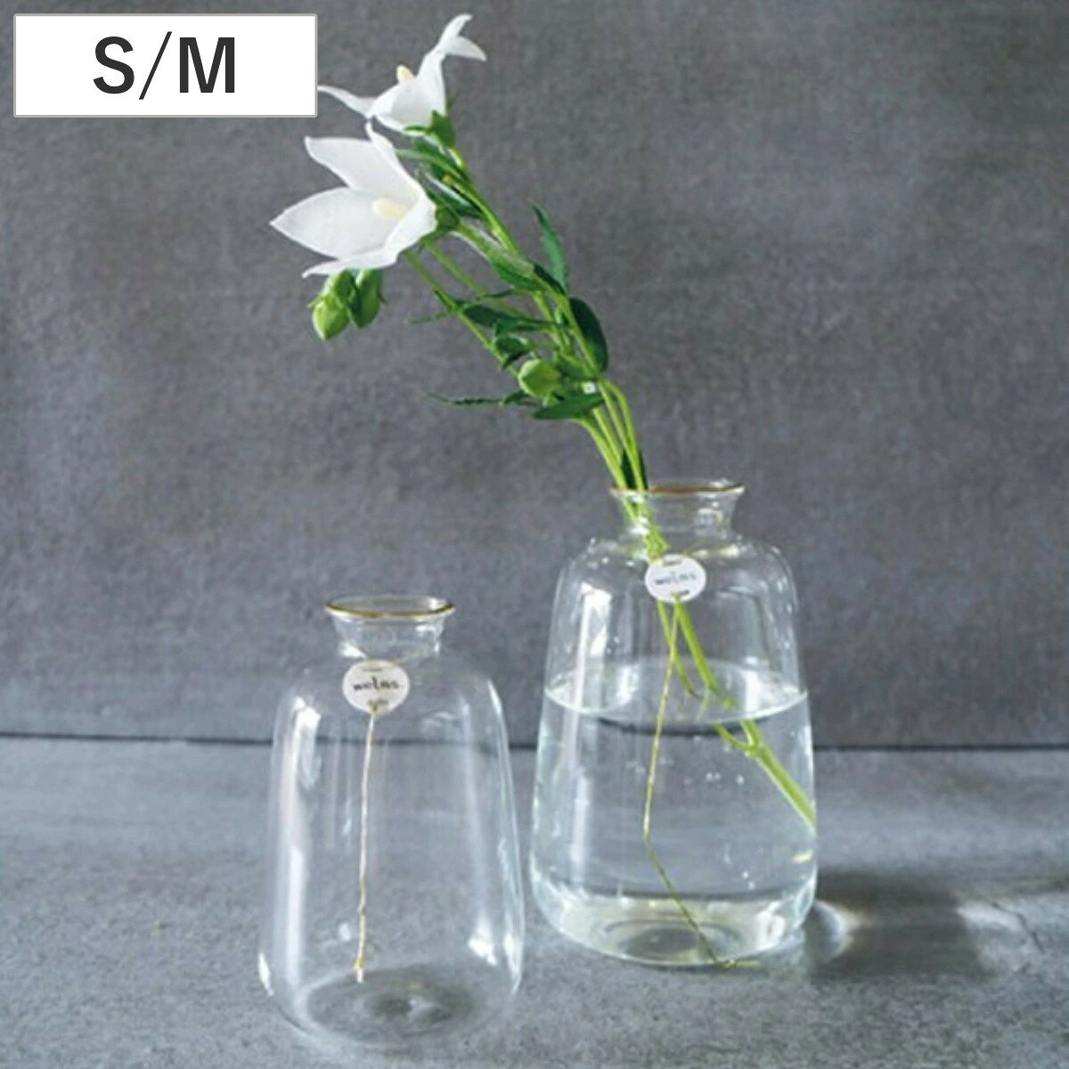 サイズ【S】約 高さ11（cm）直径：約 7（cm）口径：3.4cm【M】約 高さ14（cm）直径：約 8.5（cm）口径：4cm内容量1個材質ガラス区分返品・キャンセル区分（小型商品）ギフトラッピングページを見る●挿すだけで花を美しく見せ...
