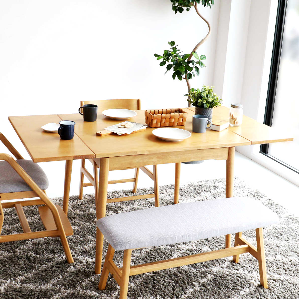 サイズ約 幅90～150×奥行80×高さ72（cm）重量約 27kg内容量1台材質脚部：天然木（ラバーウッド材）天板：天然木（アッシュ材）、天然木化粧繊維板（アッシュ材）ラッカー塗装（下地：ウレタン樹脂塗装）生産国ベトナム製天板耐荷重約15...