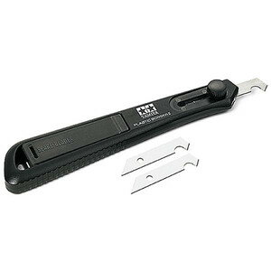 プラスチック加工用に作られた特殊な刃が威力を発揮する専用カッターです。 厚みのあるプラバンのカットや、プラスチックモデルのスジ彫り加工、ミニ四駆の穴あけ軽量化工作にも便利に使えます。 刃は高品質なタングステン鋼、刃幅が狭く曲面の内側などでも...