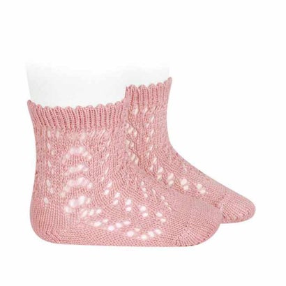【デザイン】●可愛らしい透かし編みのデザインが全面に施されたショートソックスです。●春夏にぴったりの爽やかなお色です。●柔らかく伸縮性があるので赤ちゃんに優しい履き心地です。●少々の成長や体型に関わらず長く履いていただけます。●出産祝いなど...