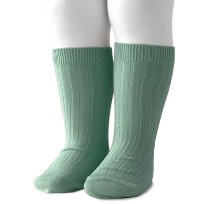 【デザイン】●年間を通して定番のキッズ用リブソックスです。●糸作り・色作り・縫製など、全ての工程がスペインのバルセロナにある地中海沿いの自社アトリエで作られています。●常に肌に触れるものだから、色合いだけでなく手触りや肌触りにも徹底して作ら...