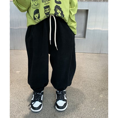 【aimoha-KIDS】韓国ライクな子供服を中心に展開したキッズブランドおしゃれでキュートな服をセレクトし、コスパの高い子供服を。シンプルでバルーンシルエットが魅力な無地スウェットパンツ。ビスネーム付きでちょっとプラスなおしゃれができちゃ...