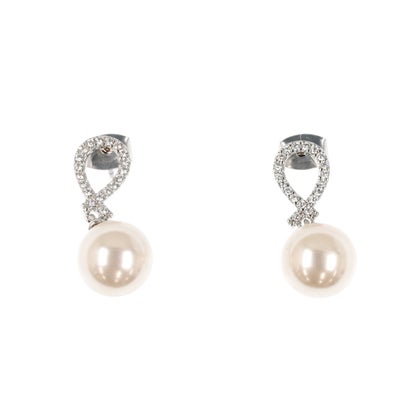 ■キラリと光るパールピアス■ラインストーンのリングに10mmパールが下がった上品なピアス。シンプルながらも耳元でキラリと光り顔周りを華やかにしてくれます。パーティーシーンにもデイリーにもお使いいただけます◎【結婚式/パーティ/フォーマル/卒...