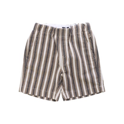落ち着いた色合いのストライプが特徴のハーフパンツ。程よい丈感で動きやすく、カジュアルスタイルにぴったり。ウエストゴム仕様で快適な穿き心地を実現します。Giovanna Miletti（ジョヴァンナ・ミレッティ）が 1980 年に設立したイタ...