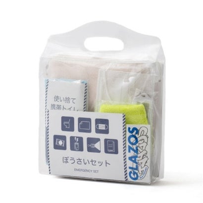 防災時に持っておくと便利なおまもりセットです。携帯トイレ、ブランケット、圧縮タオル、マスク、ホイッスル、ソーラーライト、防災のしおりの7点セットでご用意しました。コンパクトな収納袋にまとめており、楽々持ち運べるのがうれしいポイントです。グラ...
