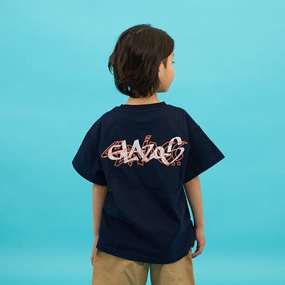 生地はしっかりとした厚みのあるヘビーウエイト天竺を使用。身幅が広めなシルエットですが、丈は長すぎないのですっきりと着ることができ、今っぽい着こなしが楽しめます。90sストリート感のあるグラフィティロゴがとてもかっこいいです！ゆったりとしたシ...