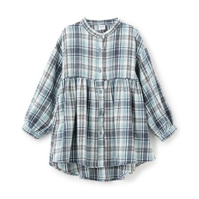 パパとお揃い♪1枚あると便利な万能ワンピース【デザインポイント】柔らかな素材がうれしい、ユニセックスなシャツ、ボトムと共通素材のチェックワンピースです。【スタイリング】1枚でレギンス合わせはもちろん、前を開けて羽織としても着ていただけます◎...