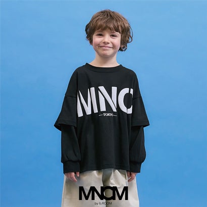 ■デザイン 袖がレイヤード風になったビッグTシャツです。 フロントのぷっくりとしたプリントもインパクト大でかっこいい！ こなれたおしゃれが叶う1枚。 ■素材 何度洗濯してもへたらず、綿本来の持つ柔らかい風合いを持たせたエアタンブラー加工をほ...