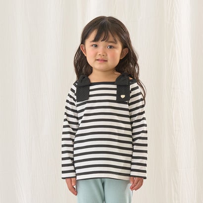 ■デザイン・ボートネックに肩リボンのアクセントがかわいい長袖Tシャツ・やわらかなカットソー素材で着やすくストレッチ性あり・リボンにさりげなくついているハートチャームがワンポイント・インでもアウトでも決まる程よい丈感■スタイリング・スクールも...