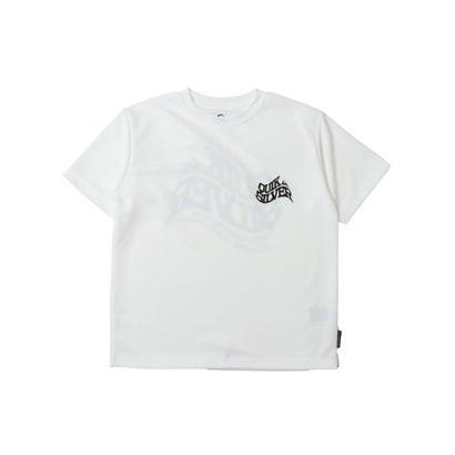■DESIGN・半袖ラッシュガード、ユーティリティ機能Tシャツのユースサイズ。・左胸とバックには波のうねりをイメージしたロゴグラフィックをプリント。・シルエットは程良くゆとりのあるルーズフィット。■STYLING・海でも街でも着用できるバリ...