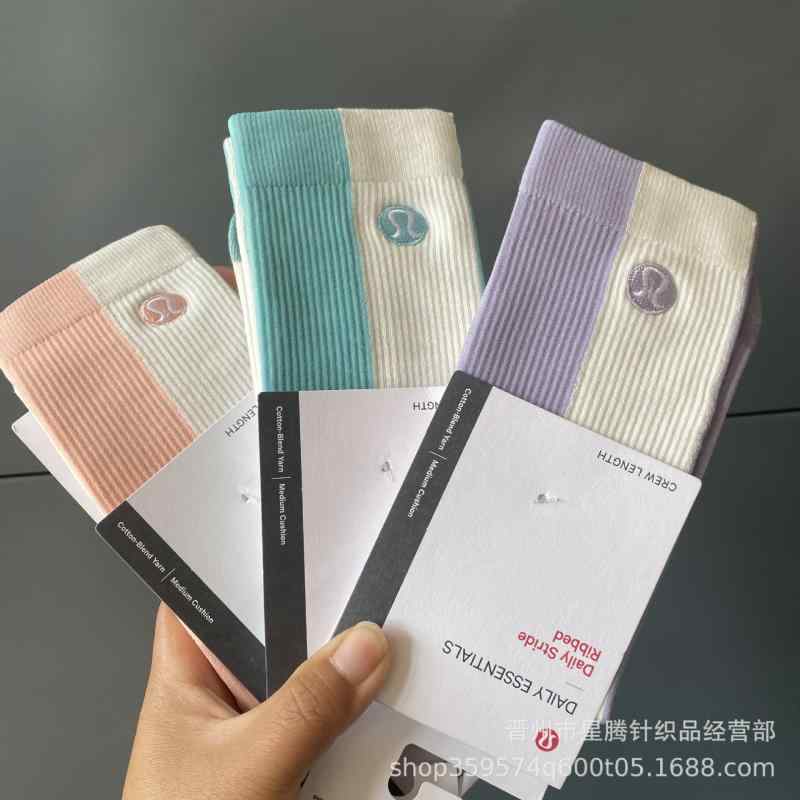 レディース レギンス 刺繍 ヨガ ランニング トレーニング ロング カラフル 切り替え ストレート 伸縮性 軽量 普段使い スポーツ用 通勤用 アウトドア用 吸湿速乾 接触冷感・カテゴリ: ソックス・スタイル: レジャー・主な材料: 綴10...