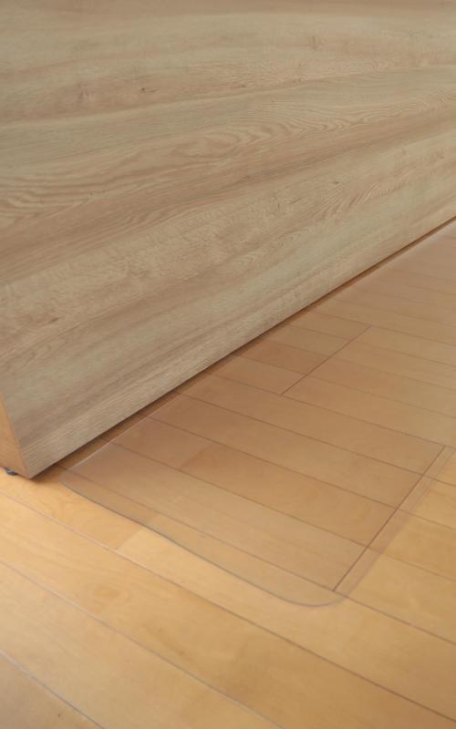 キッチンマット 拭ける 透明 ロング 洗える【耐熱加工付きの透明キッチンマット】 この透明なキッチンマットは、床をしっかりと保護しつつ、インテリアを損なわないシンプルなデザイン。耐熱加工が施されており、キッチンの高温にも安心して使えます。【...