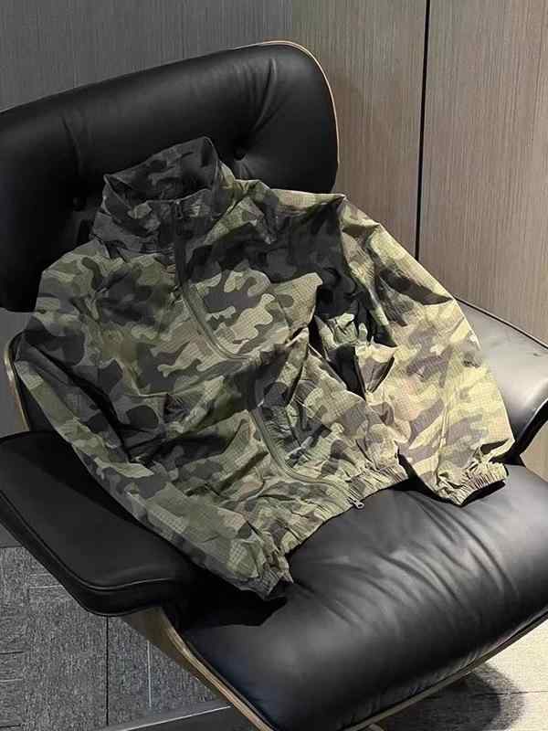 ジャケット 男性用 迷彩 軍緑色 速乾 防晒 夏 軽薄 透気 カップル スキンウェア アウトドア 軽量 吸湿速乾 接触冷感 伸縮性 カジュアルスタイル・カテゴリ: 外套・スタイル: 風・主な素材: ポリエステル100%・・フード: なし・対...