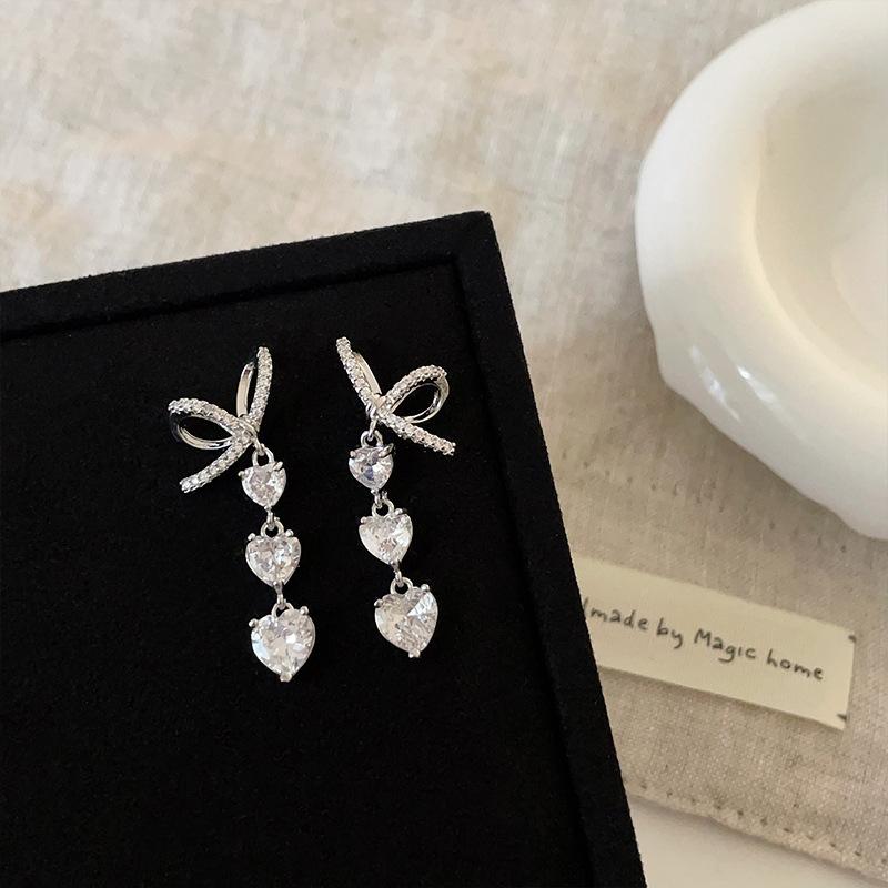 イヤリング レディース ジルコニア ボウ ハート タッセル 耳飾り レトロ エレガント 個性的 ライトラグジュアリー 軽量 オールマイティ 接触冷感 再生繊維 ピンク系 アイボリー・主な素材: 金属・: 幾何型・処理加工: 電メッキ・スタイ...