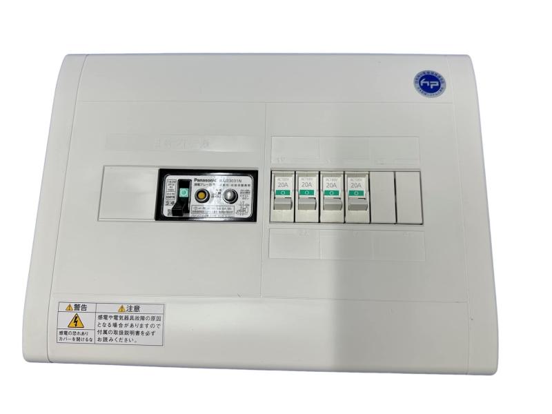 パナソニック(Panasonic) スッキリパネル スタンダード ヨコ1列タイプ 単2 4+2 30A BQWB82342●掲載画像はイメージ画像です●集合住宅、店舗などの狭小設置ニーズに対応したコンパクトで施工性にも優れた住宅分電盤。&l...