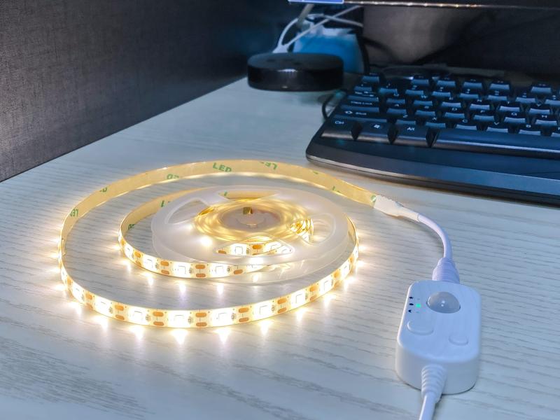 ボルテックス USB LED ストリップ ライト、モーション センサー付き、クール ホワイトまたはウォーム ホワイト 1m/3m オプション 調光可能な LED クローゼット ライト モーション アクティベー
