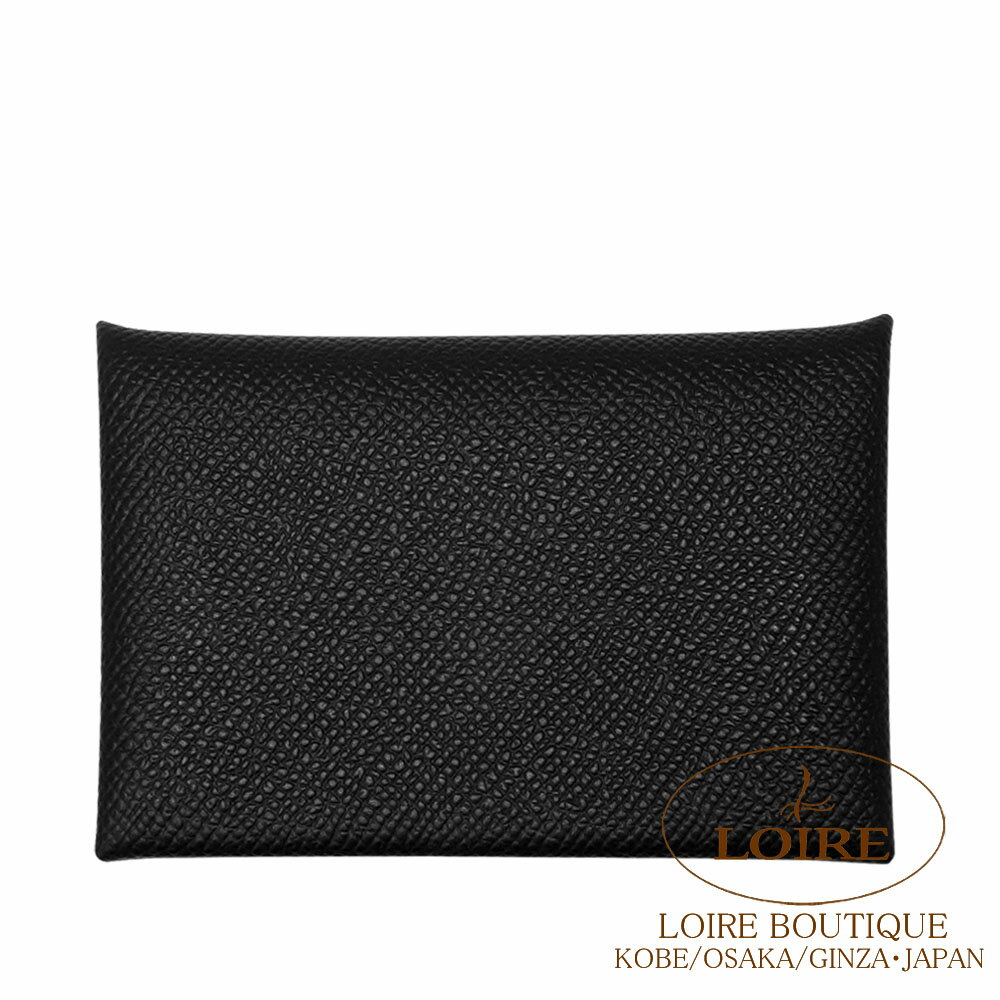 商品名 カルヴィカードケース サイズ W10cm(開時14cm)×H7cm 色 クロ 素材 エプソン 金具 シルバー 刻印 W 付属品 箱、リボン ※当店は国内未入荷や入手困難な希少アイテムから定番人気商品など、　新品のみを多数取り揃えてお...