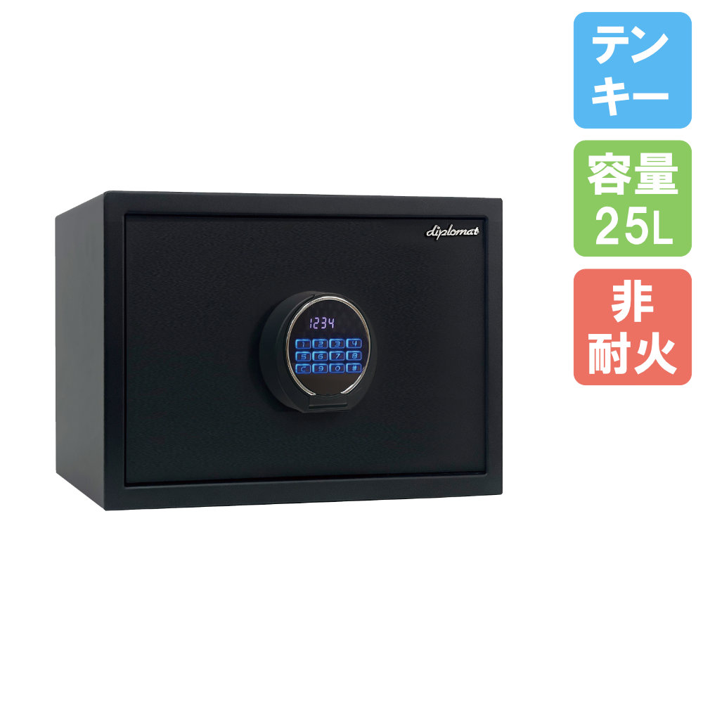 バイヤーおすすめポイント 洗練されたデザインと確かな安全性を兼ね備えたスチールセーフ。 警報アラームによる防犯性能と、コンパクトなデザインながら、A4サイズの書類もすっきり収まる25Lの容量。 ご家庭にもオフィスにもぴったりな、頼れるセキュ...