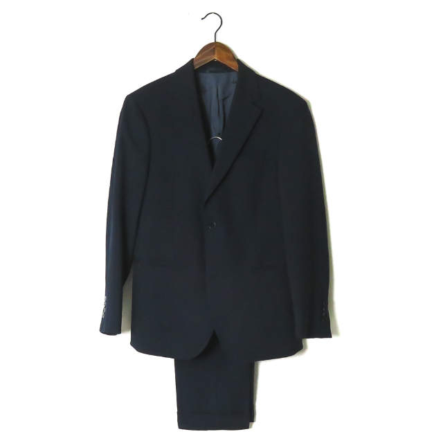 VERNUCCIAの イタリア製 ストレッチウール2Bジャケット&1タックスラックス(DD1186)です。生きるイタリアの伝説のモデリスト、ヴェルヌッチャ氏が手掛けるブランド。 ストレッチの効いた上質なウール素材を使用し、丁寧な手仕事により...