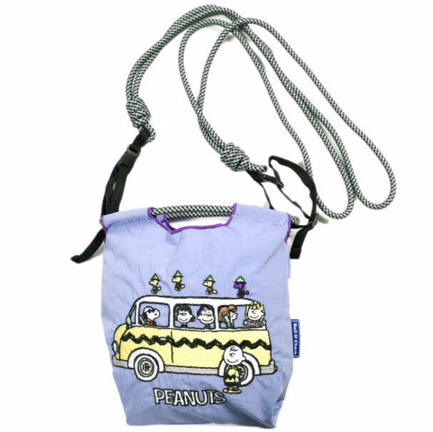 BALL＆CHAIN × PEANUTSの 別注 SNOOPY BUS Sサイズ(326205)です。PEANUTS スヌーピーとのコラボレーションモデル。 耐久性、撥水性に優れた厚手のポリエステル素材に、グラフィックデザインをそのまま「刺...