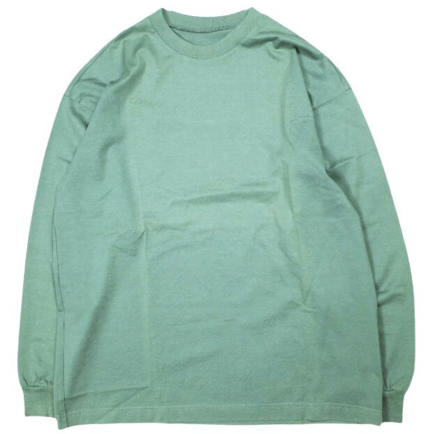 un/unbientの 日本製 INT SK8 Long Sleeve(UNCU15-1)です。全体的にゆとりのあるルーズシルエットながらもどこかすっきりとした印象を持たせてくれるカットソー。 天然染料での染め加工も施されているので、若干色...