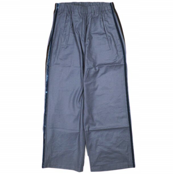 un/unbientの23AW 日本製 EASY TROUSERS BOOTS(UNPT64)です。本作は「super140s wool flannel」を使用した上品な仕上がりのイージーパンツ。 起毛した柔らかいウールフランネルならではの...