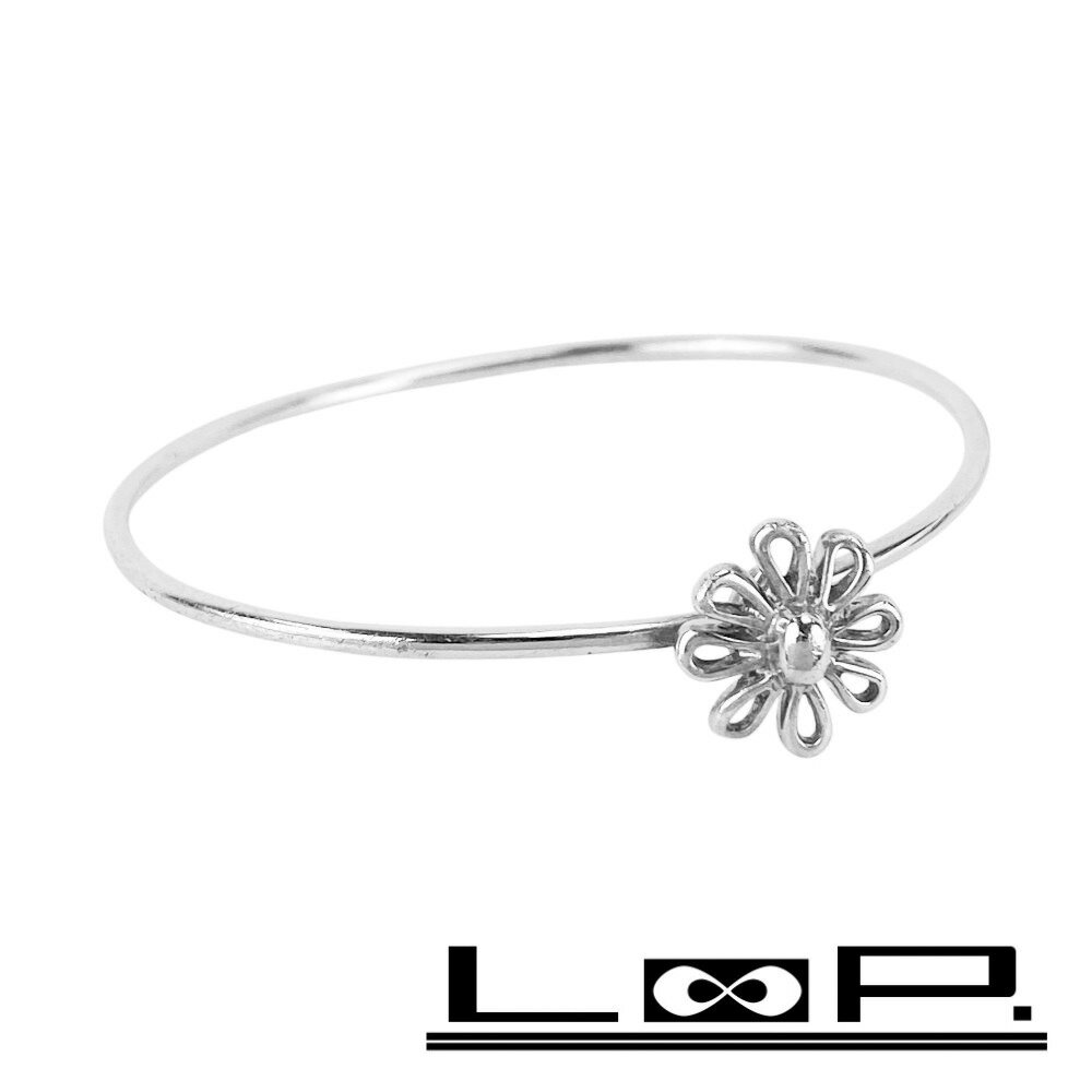 ■商品紹介■ 【ブランド】ティファニー 【型番】- 【素材】SV925 【カラー】シルバー 【サイズ】内周約17cm/TOP約横1.4×縦1.5cm 【付属品】なし 【ランク】A 【コメント】多少の傷やスレなどのダメージなどはございますが比...