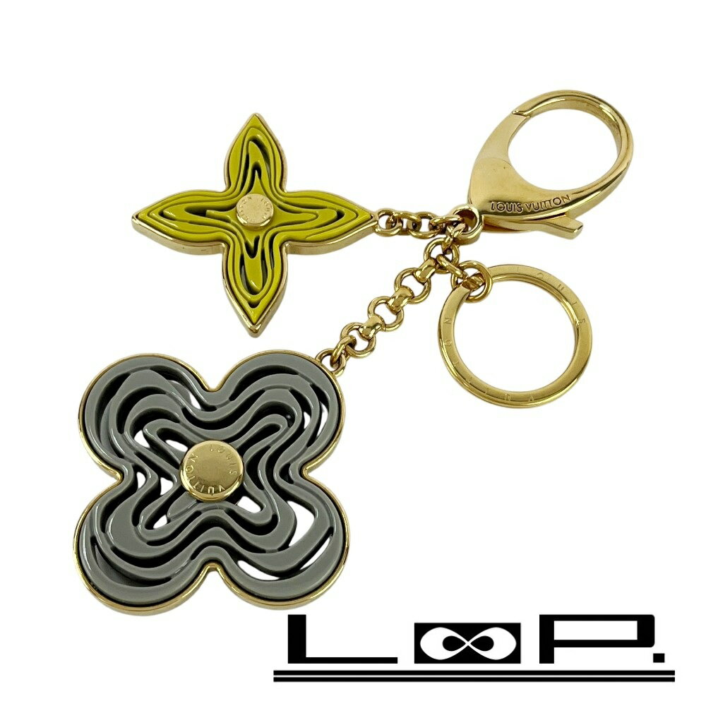 ■商品紹介■ 【ブランド名】ルイヴィトン 【型番】M66143 【素材】GP 【カラー】ゴールド 【サイズ】 全長約13.2cm(チャーム直径約4.5cm/5.5cm、厚さ約0.7cm) 【付属品】なし 【ランク】A 【コメント】【シリアル...