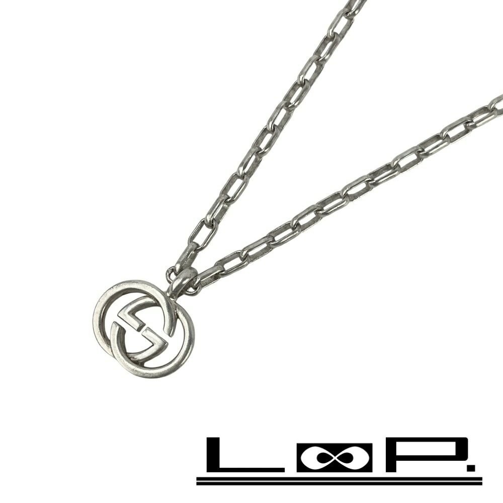 ■商品紹介■ 【ブランド名】グッチ 【型番】- 【素材】SV925 【カラー】シルバー 【サイズ】 TOP約横2×縦2cm/チェーン約50cm 【付属品】箱/保存袋/冊子 【ランク】AB 【コメント】 傷やスレなど使用でのダメージが見られる...