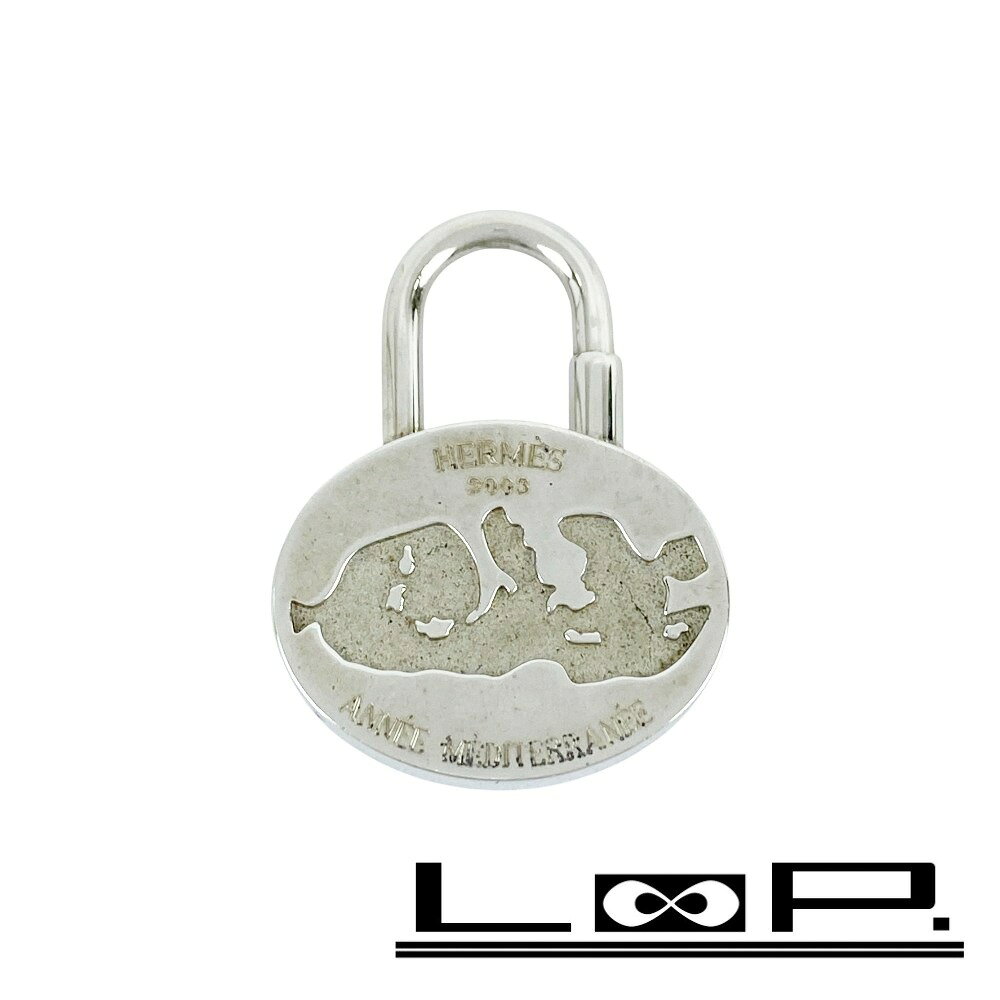 ■商品紹介■ 【ブランド】エルメス 【型番】- 【素材】SS 【カラー】シルバー 【サイズ】約横3×縦4.1×幅0.4cm 【付属品】なし　 【ランク】A 【コメント】多少の傷やスレなどのダメージなどはございますが比較的使用頻度は少なく全体...