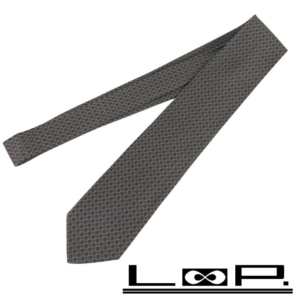 ■商品紹介■ 【型番】659059T 【素材】シルク100％ 【カラー】ブラック　ブラウン 【サイズ】 幅約4.5～8cm/全長約152cm 【付属品】カード 【ランク】S 【コメント】※一部糸のほつれがございます。ほぼ使用せず保管していた...