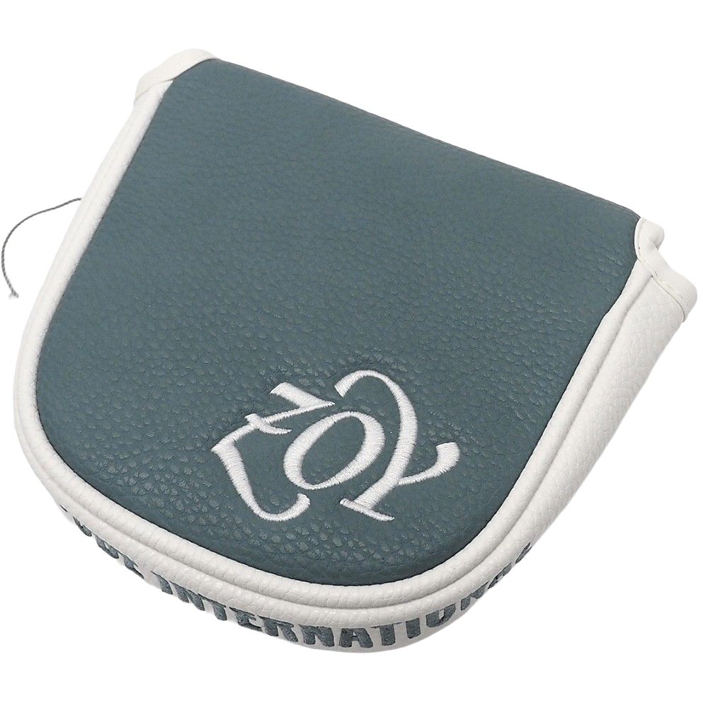 商品説明色 サックス サイズ 横幅：12cm 縦幅：11.5cm マチ：2.2cm 素材 表地：合成皮革 裏地：ポリエステル100% 生産国 中国 コメント ベーシックなマレットパターカバー。使いやすさを追求した左右兼用デザインです。 状態...