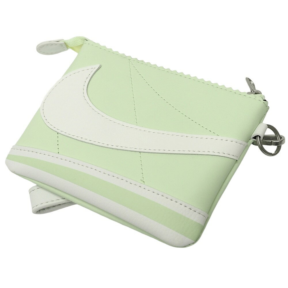 商品説明色 ミント サイズ 縦：10.5cm 横：13cm 素材 ボディ：ポリウレタン60% ナイロン40% 裏地：ポリエステル100% 生産国 インドネシア コメント クラシックなスニーカーをオマージュしたデザイン。 必需品を収納可能なリ...