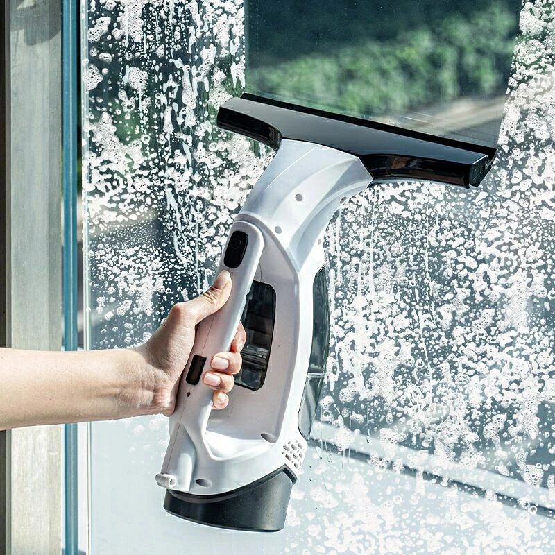 主な特徴 水だれしない集水機能：拭き取った汚れた水を本体が吸い込み、床やサッシを汚しません。二度拭きの手間を省きます。 車用ワイパー級のゴムブレード：柔らかいゴムがガラスに密着し、拭き跡や筋を残さずピカピカに仕上げます。 コードレスで使いや...