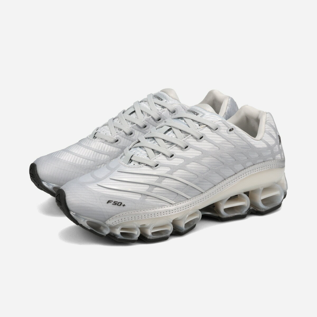 ブランド 創業者のアドルフ・ダスラーの愛称「アディ」と、名字の「ダスラー」を組み合わせた名前を持ち、1948年に設立さた＜adidas（アディダス）＞。「スポーツを通して、私たちには人々の人生を変える力がある」を企業理念に、全世界で事業を展...